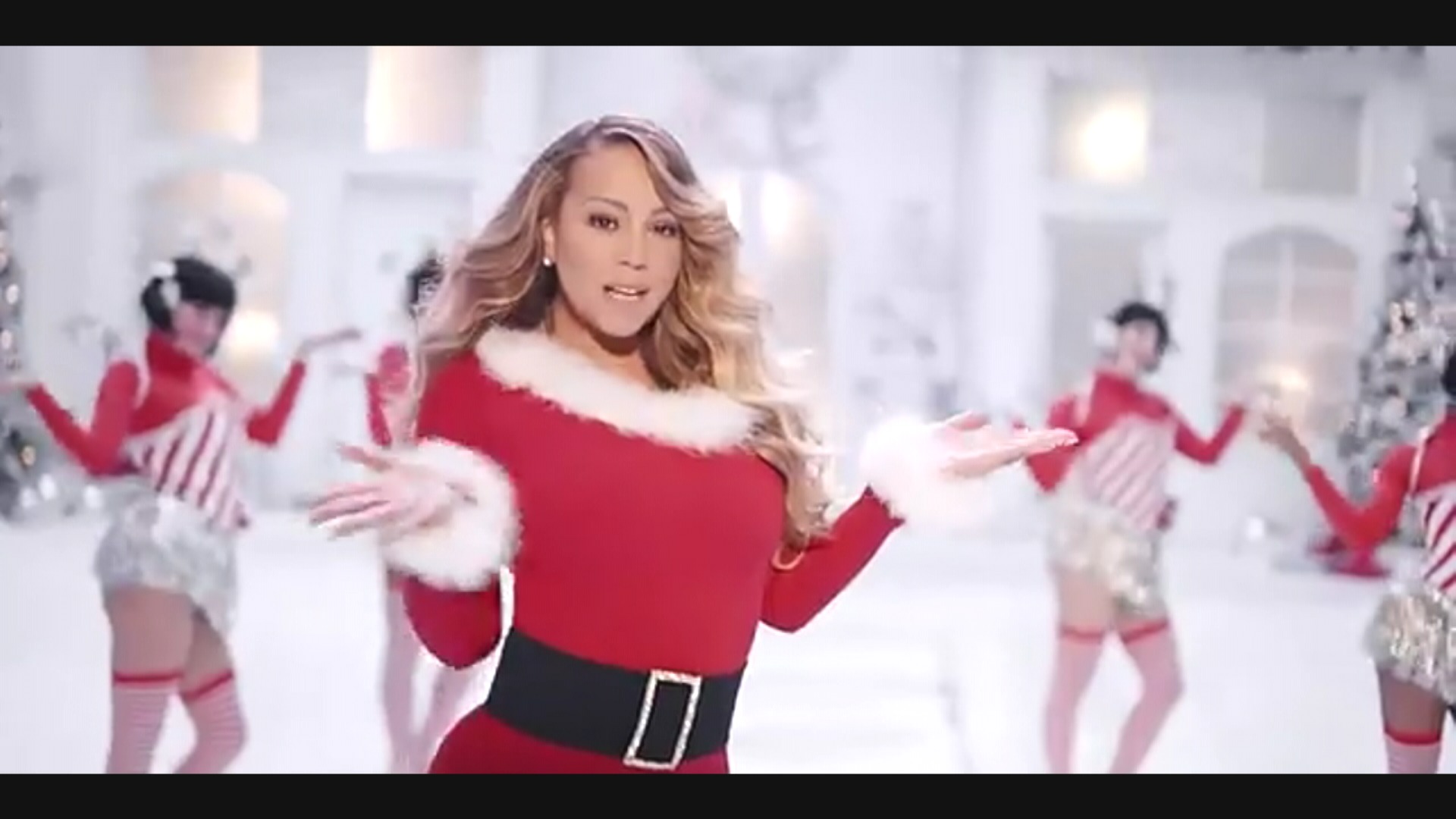 Música "All I Want for Christmas Is You", de Mariah Carey, chega ao topo pela 17ª vez - BandNews